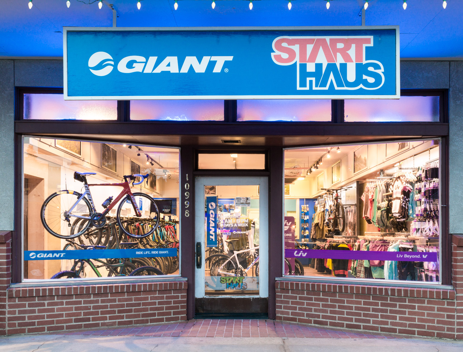 Start Haus ski shop opens Giant Partner Store | Bicycle Retailer and ...