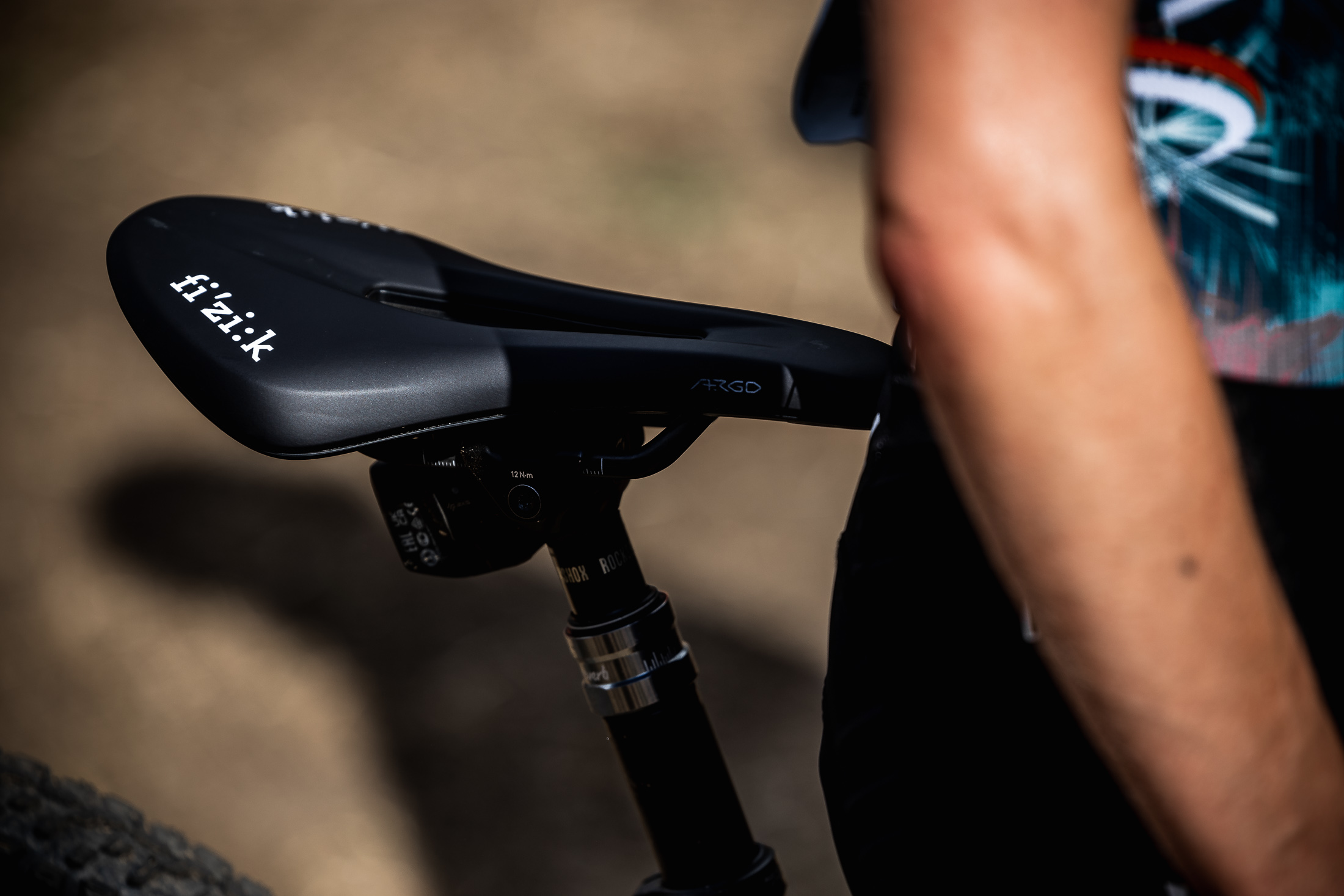 Fizik launches new short-nosed saddle for unpaved racing | Bicycle ...