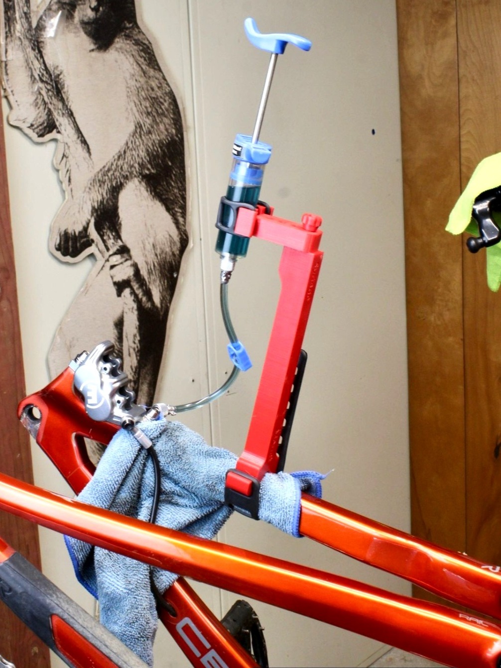 RedSide offers new brake bleed syringe holder | Bicycle Retailer and ...