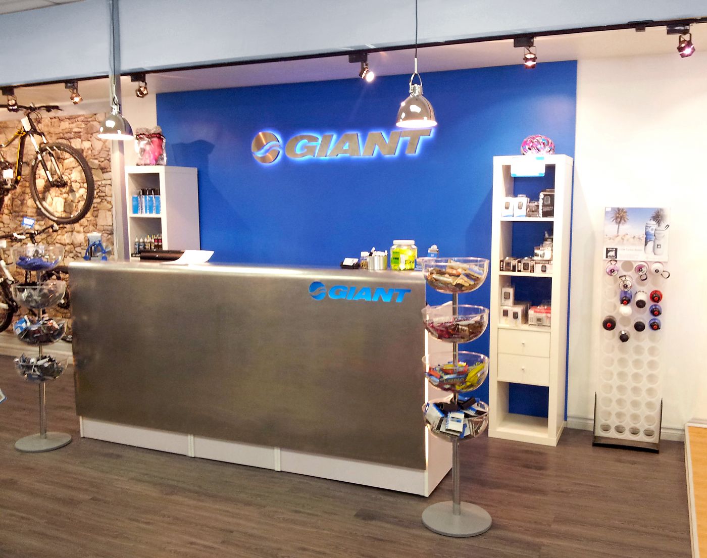 Giant store near Montréal turns 25, debuts remodel | Bicycle Retailer ...