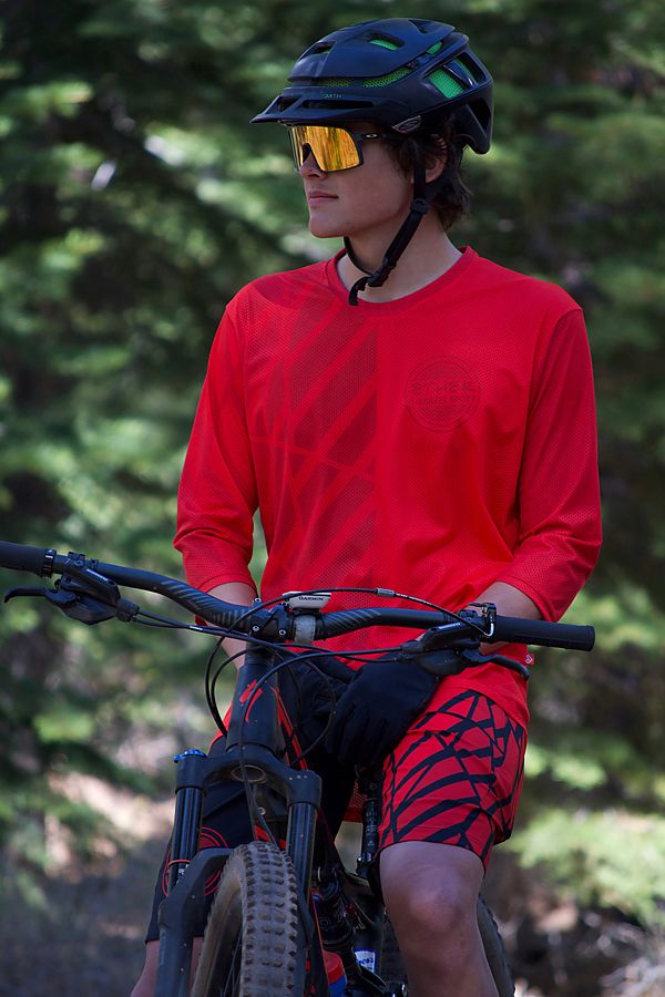 Jakroo launches custom MTB apparel line for shops | Bicycle Retailer ...